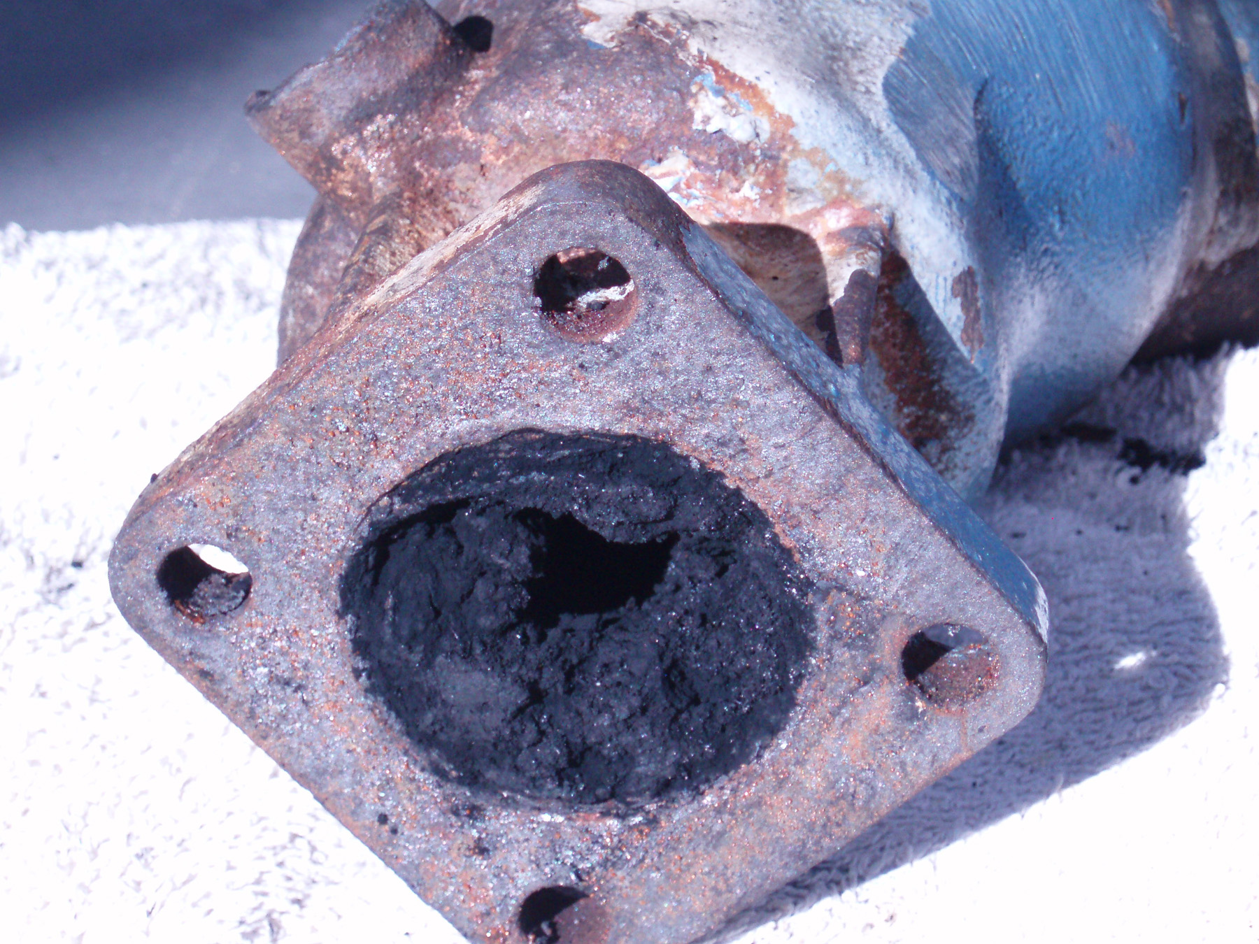 TA – Clogged Exhaust Elbow on Perkins M-30 – C320 International Association